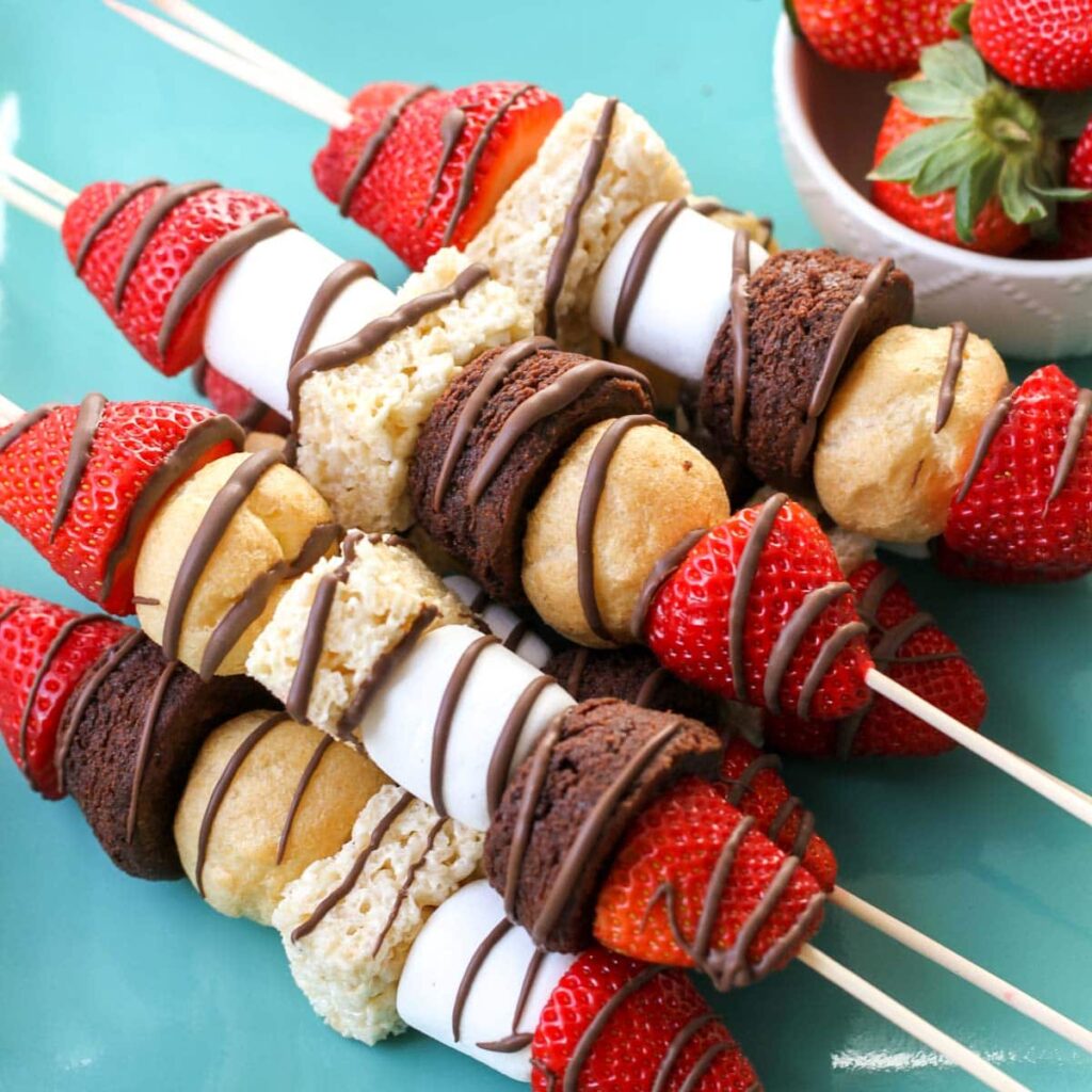 31 Easy & Delicious Graduation Desserts Everyone Will Love - The Modern ...