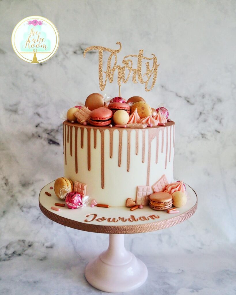 15+ Chic and Fun 30th Birthday Cake Ideas - The Modern Field