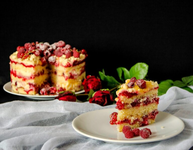 25+ Easy & Delicious Summer Cake Ideas to Try This Season - The Modern ...