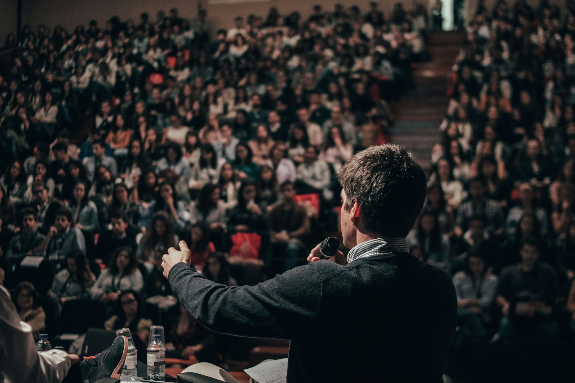 Harvard Negotiator Explains How to Argue and the Secrets to Winning Any ...